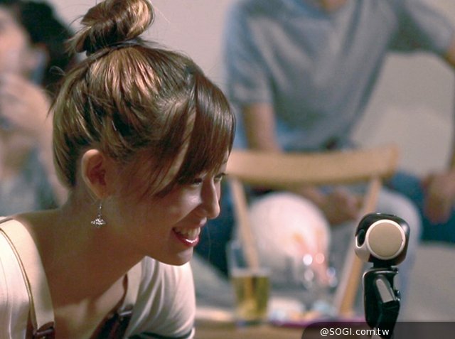 是機器人、也是手機！夏普RoBoHoN發表- SOGI 手機王