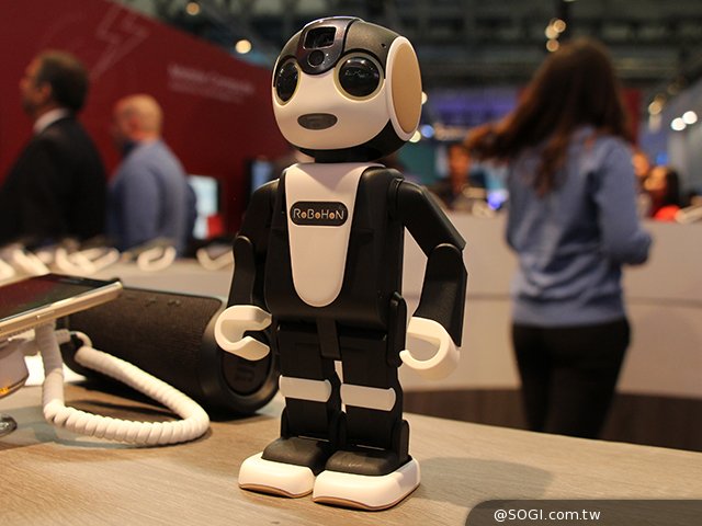 超可愛！夏普RoBoHoN機器人手機動手玩[MWC 2016]- SOGI 手機王