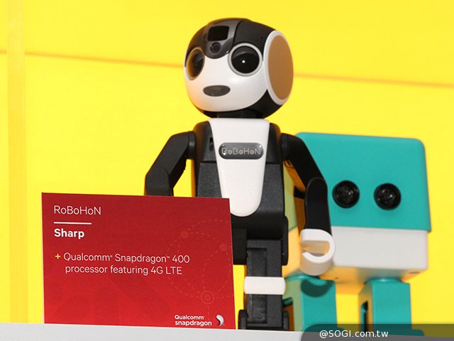 超可愛！夏普RoBoHoN機器人手機動手玩[MWC 2016]- SOGI 手機王