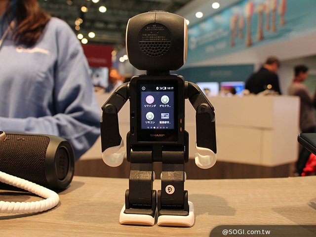 超可愛！夏普RoBoHoN機器人手機動手玩[MWC 2016]- SOGI 手機王