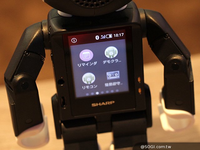 超可愛！夏普RoBoHoN機器人手機動手玩[MWC 2016]- SOGI 手機王