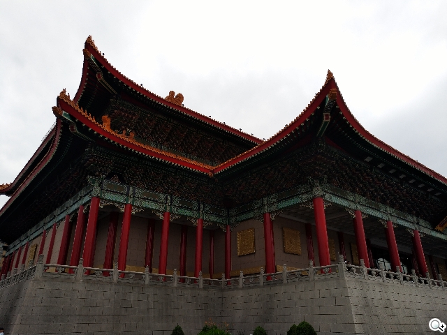 中庸設計、規格不俗 Sharp Z3抓美機開箱- SOGI 手機王