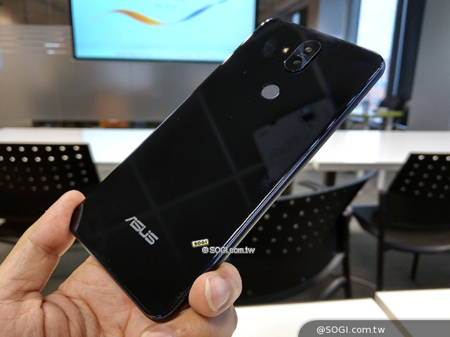 華碩ZenFone 5Q動手玩 4鏡頭、前後120度廣角[MWC 2018]- SOGI 手機王