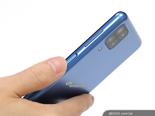 6.5吋平價4G超鯊機 SAMSUNG M12全色系開箱- SOGI 手機王