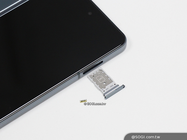 螢幕摺痕還在嗎？帶來哪些規格升級？三星Z Fold4摺疊手機開箱- SOGI 手機王